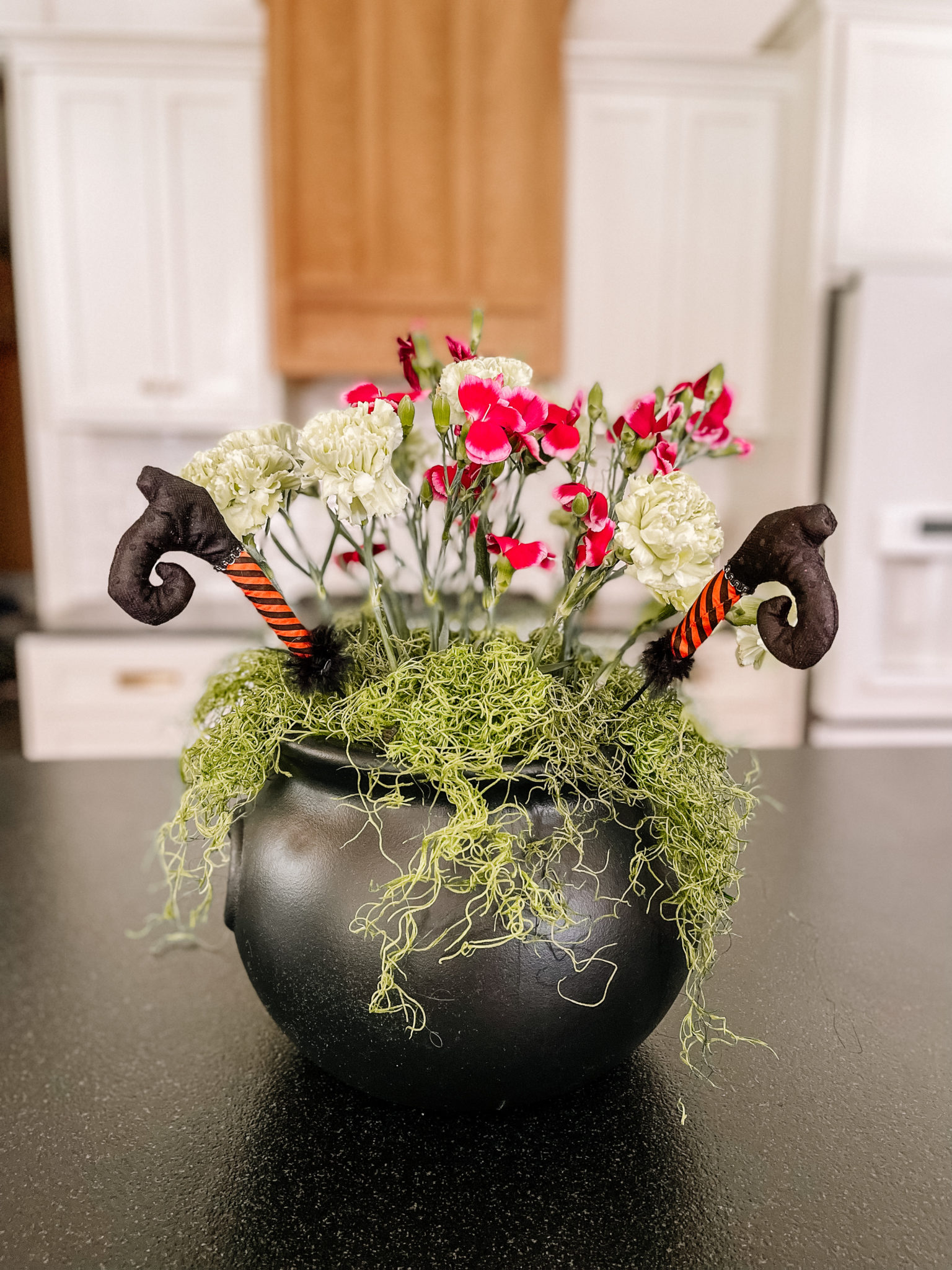 Creepy Cauldron Centerpiece | Southern Surroundings