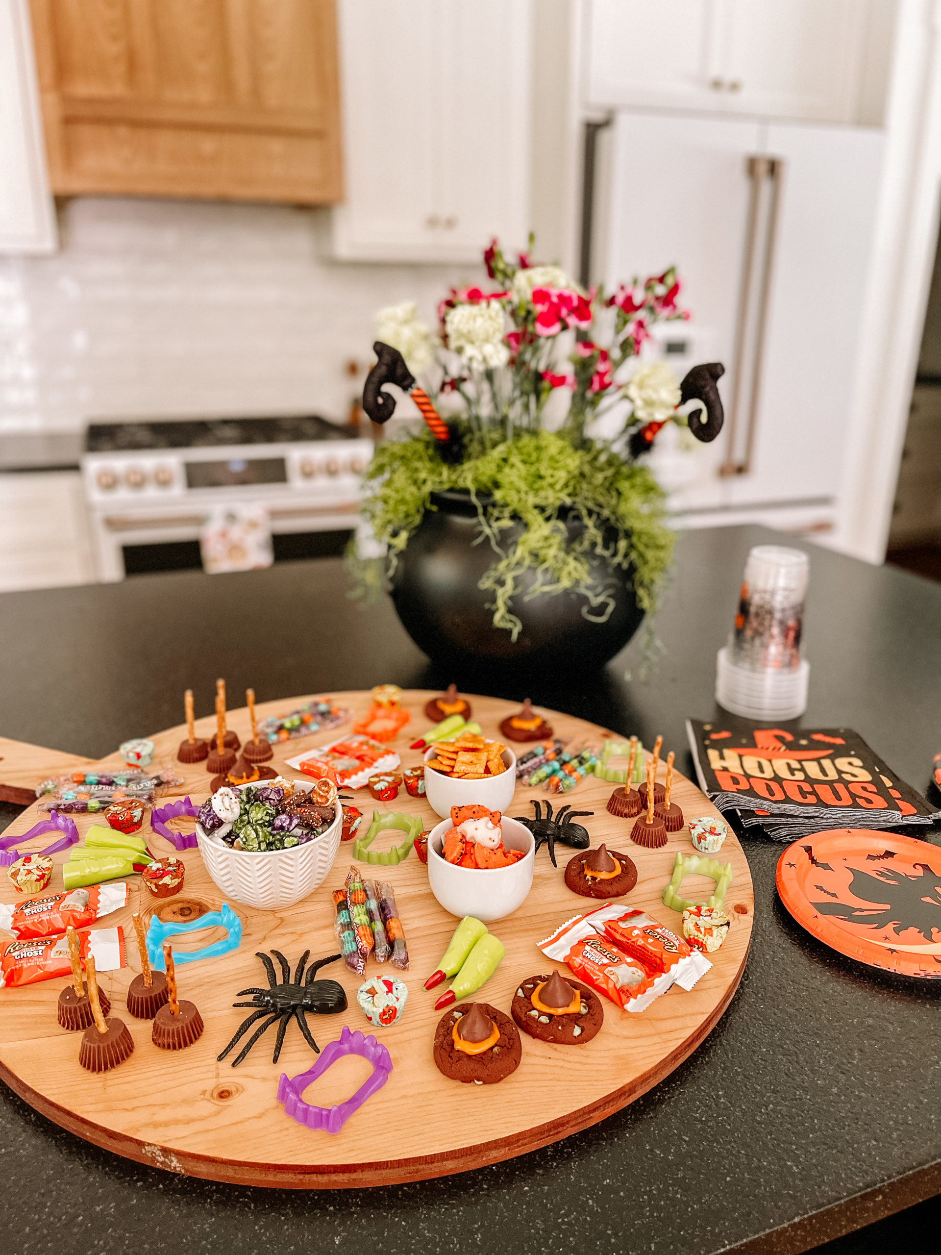 Creepy Cauldron Centerpiece | Southern Surroundings