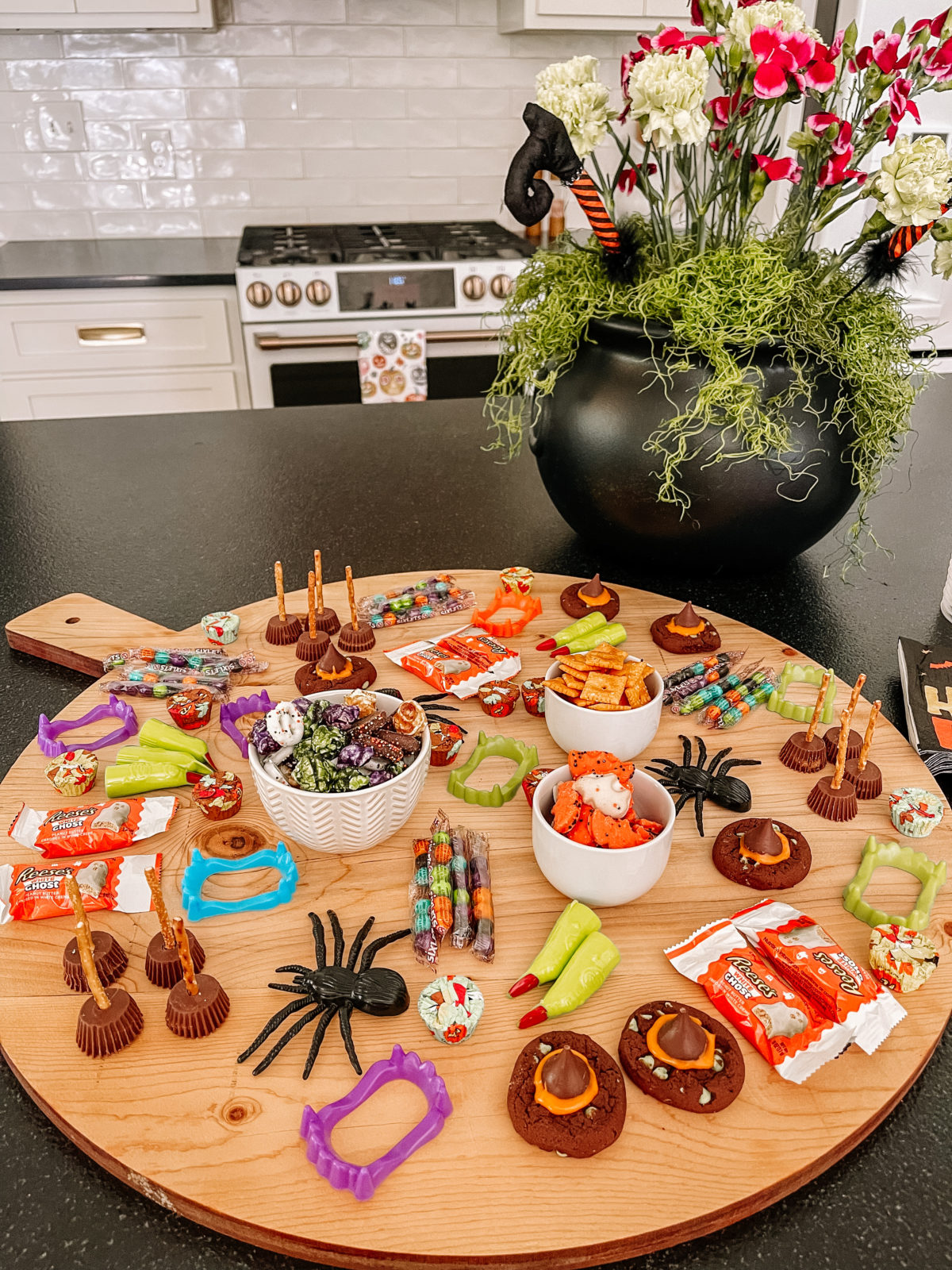 Creepy Cauldron Centerpiece | Southern Surroundings