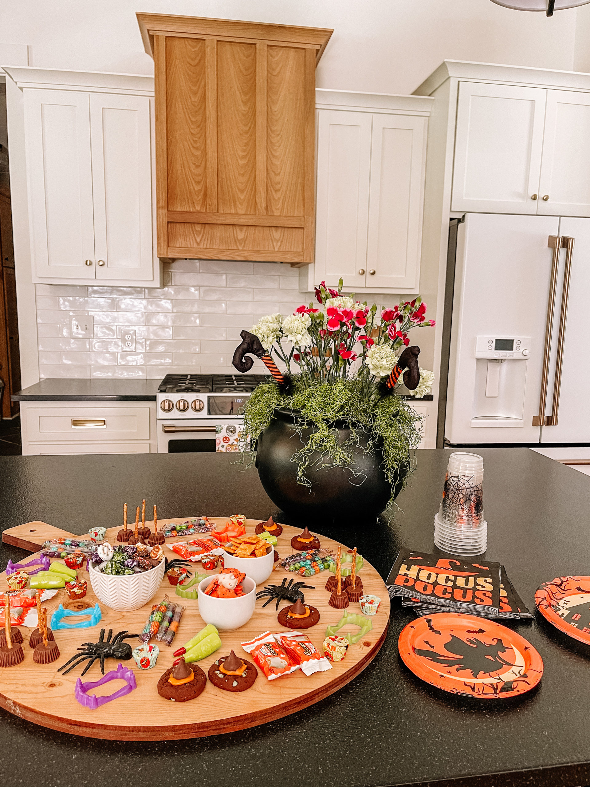 Creepy Cauldron Centerpiece | Southern Surroundings