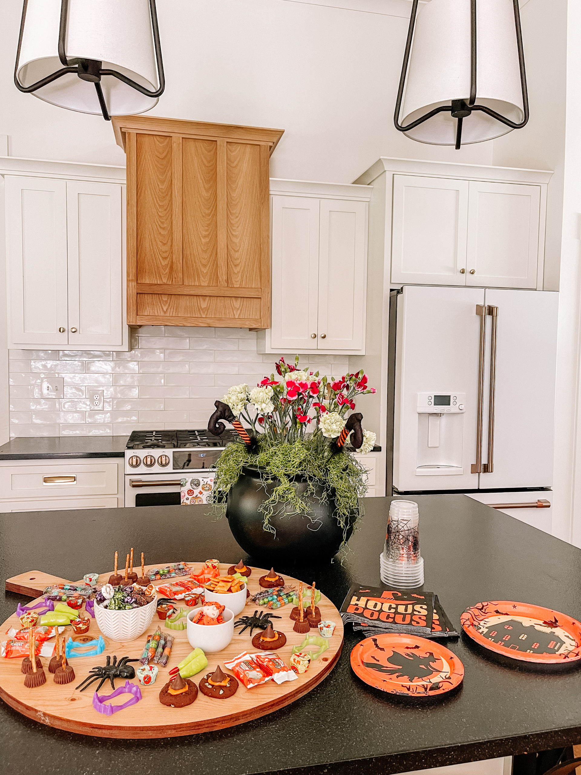 Creepy Cauldron Centerpiece | Southern Surroundings